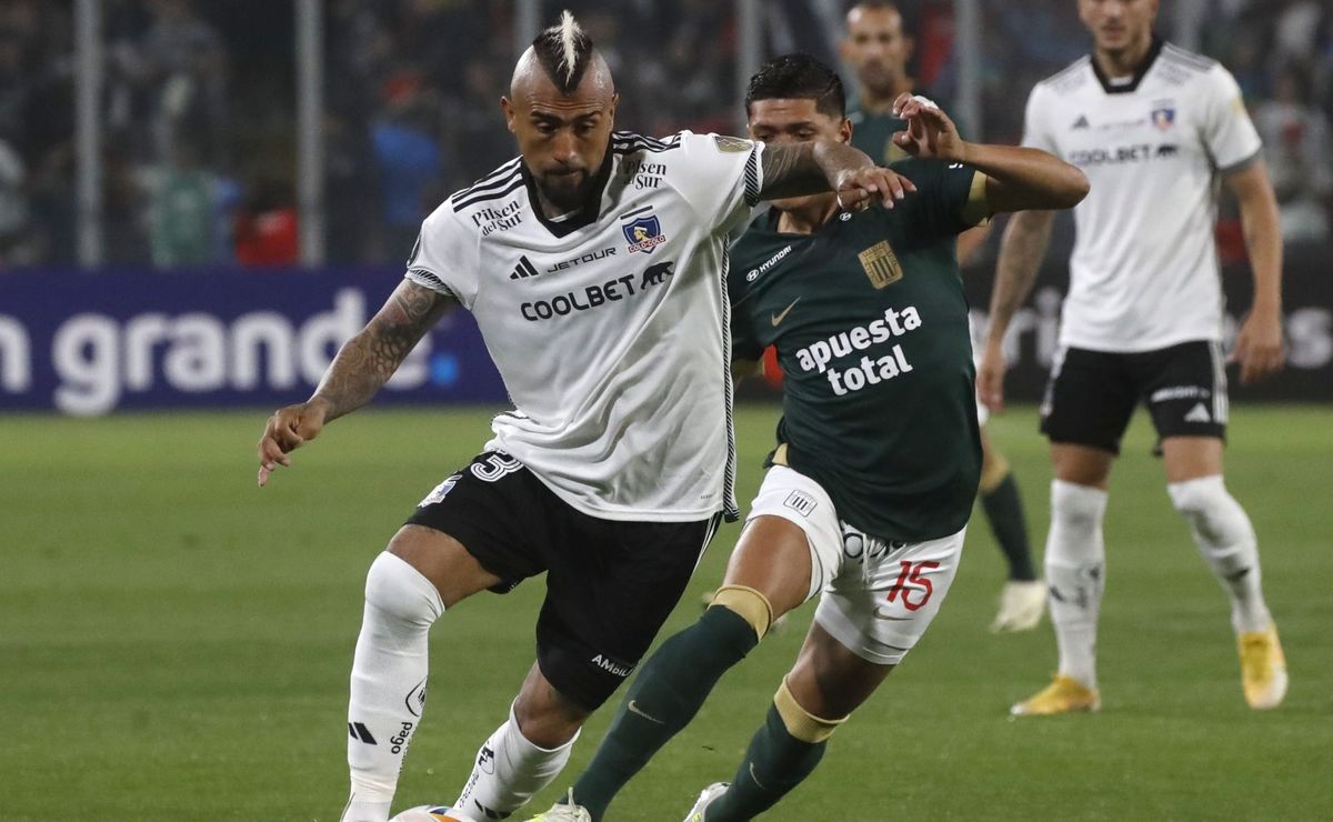 Jorge Almirón defiende a Arturo Vidal tras ningunear a Alianza Lima