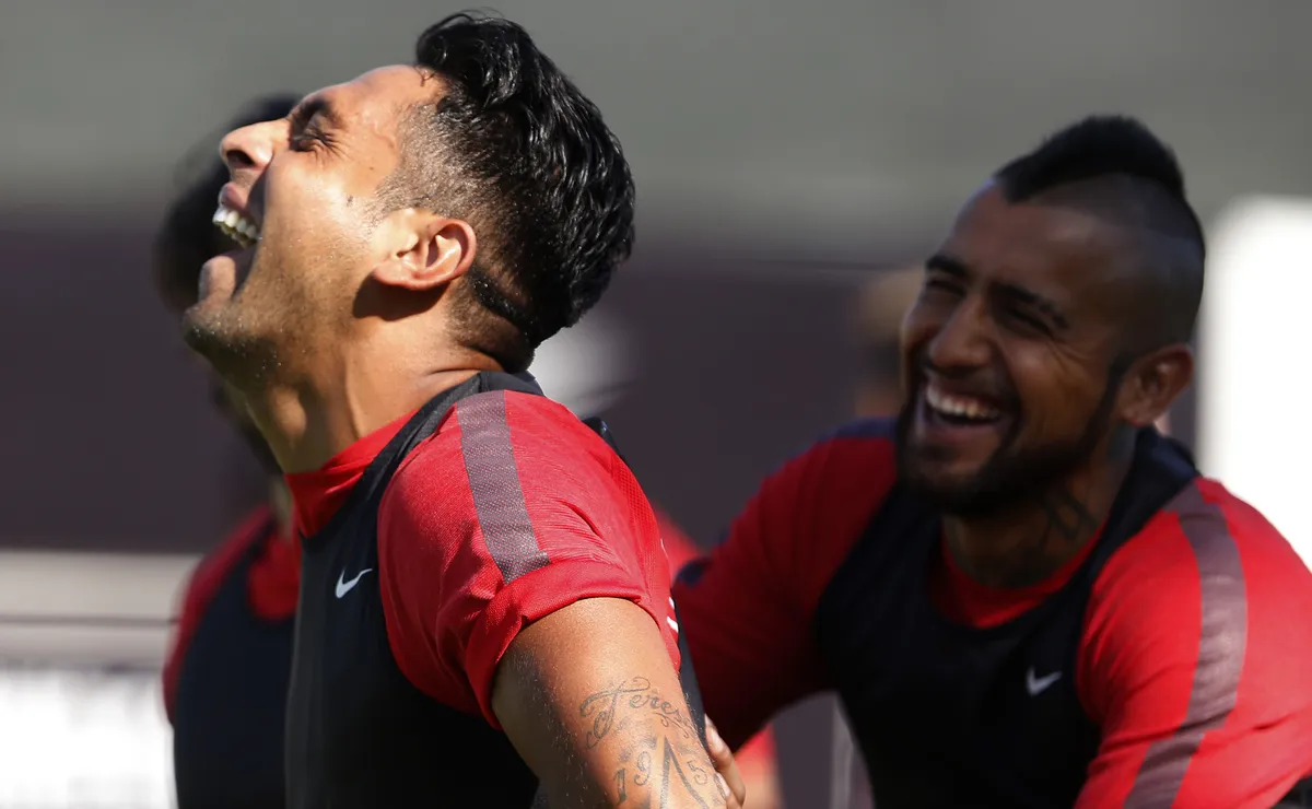 Gonzalo Jara ya imagina a Vidal como defensa central de Colo Colo 2026