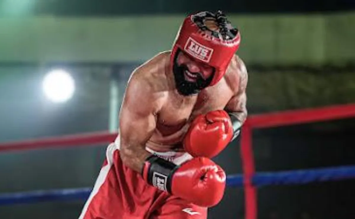 Campeón con Universidad de Chile hoy se dedica al boxeo y al canto