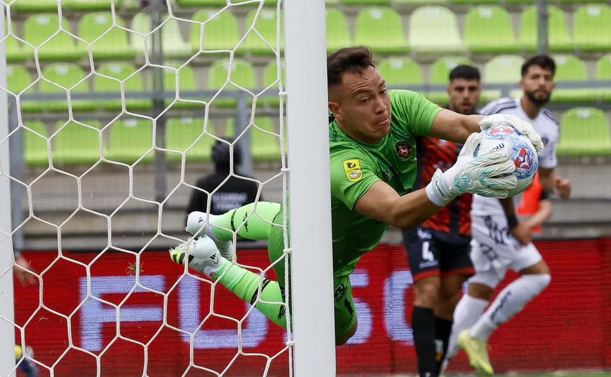 Matías Bórquez señala que admira a Claudio Bravo y lo tiene de ídolo