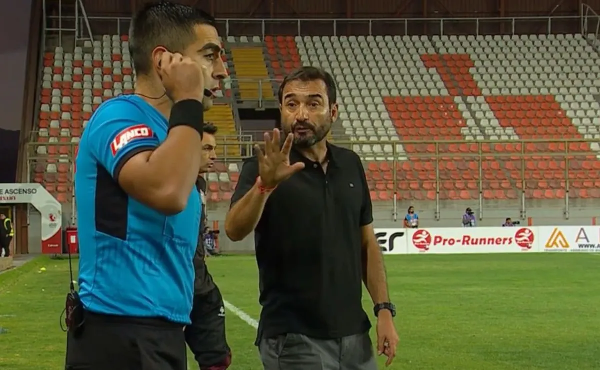 DT de San Felipe estalla por grosero error arbitral en la Primera B