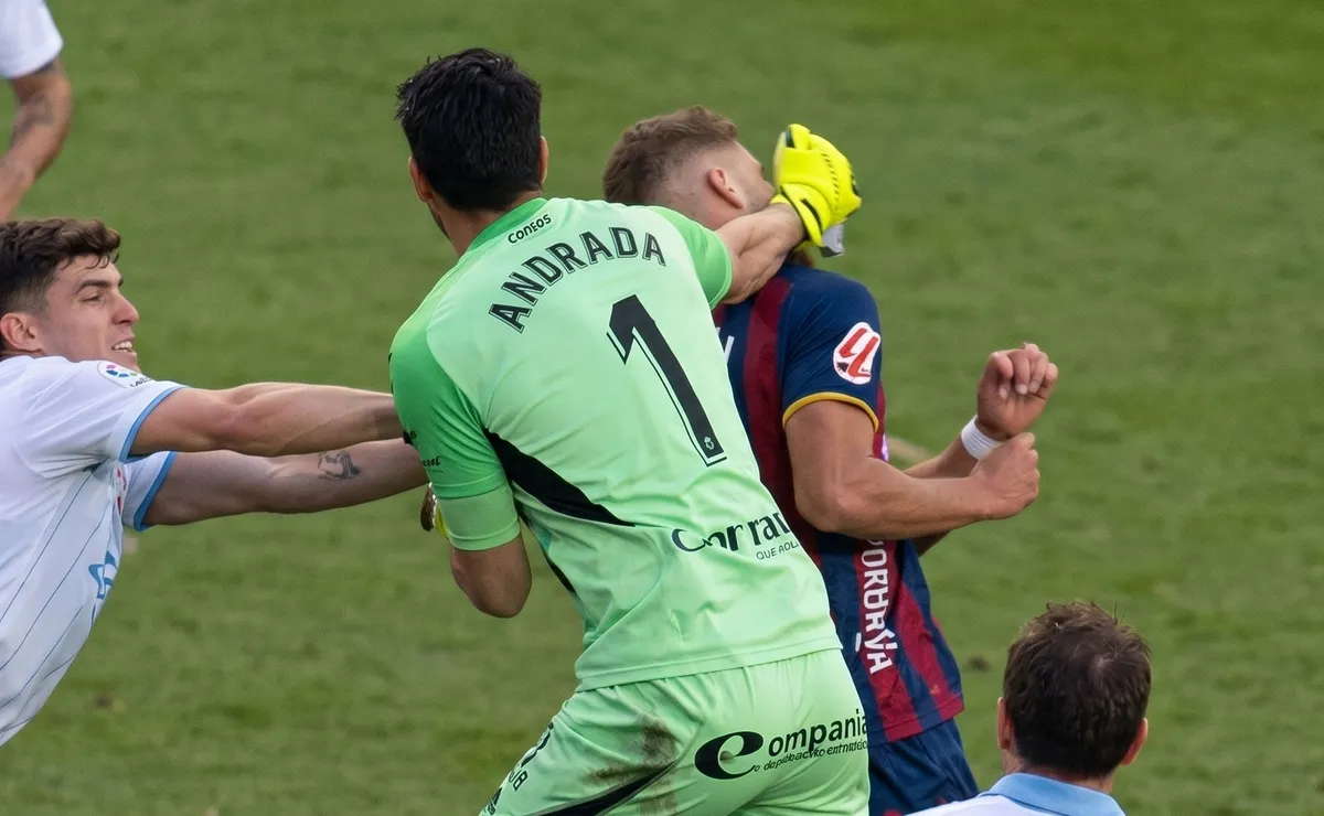 Esteban Andrada pasó de sonar en Colo Colo a arrepentirse de un combo