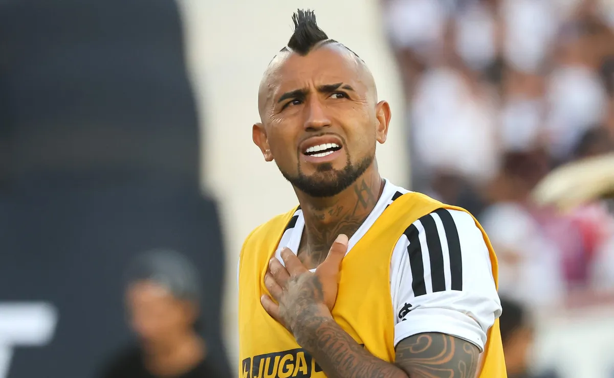 Arturo Vidal reacciona: sus mensajes tras denuncia por robo