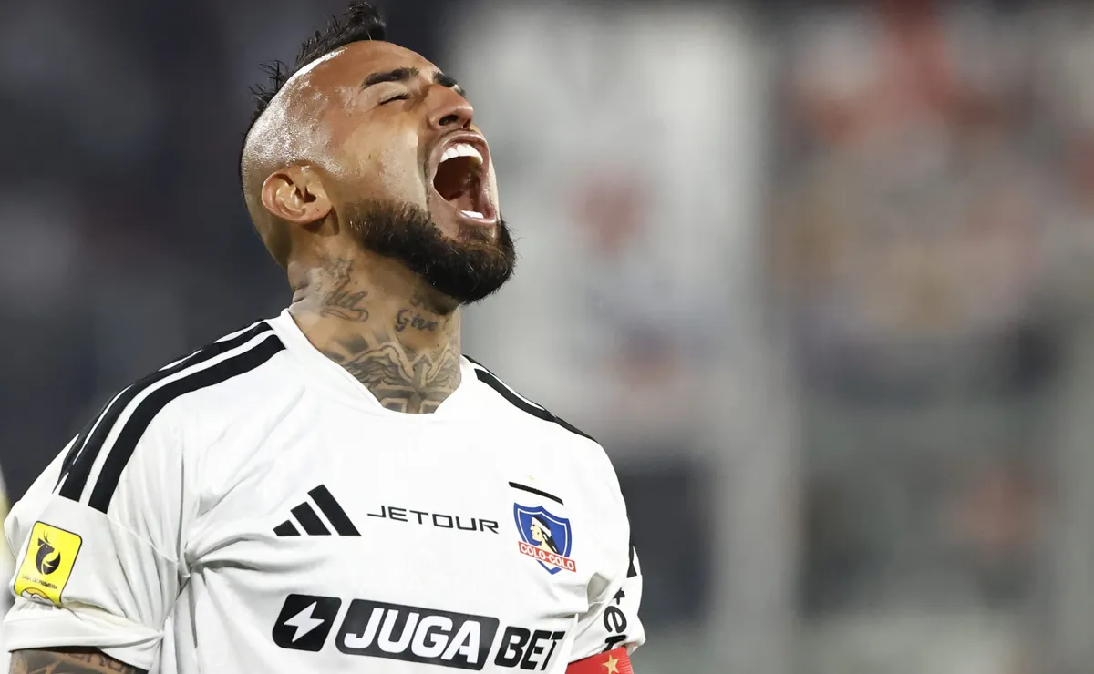 Campeón de América regaña como un padre a Arturo Vidal
