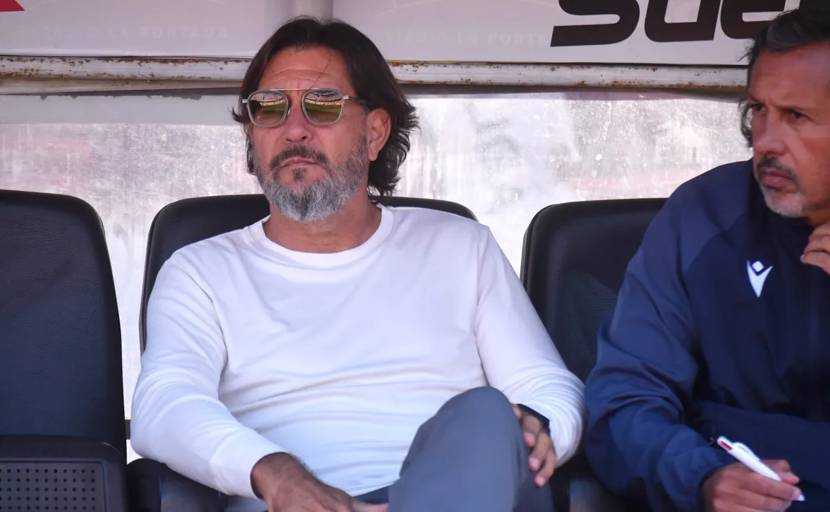 Hinchas de Audax furiosos con el DT Lema por reírse tras ser eliminados