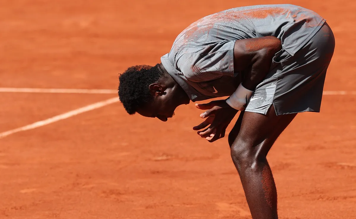 El showman Moïse Kouamé le mete miedo a Tabilo en Roland Garros