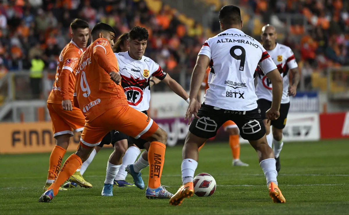 Exfigura de Cobreloa anuncia su regreso a Chile y va por rival loíno